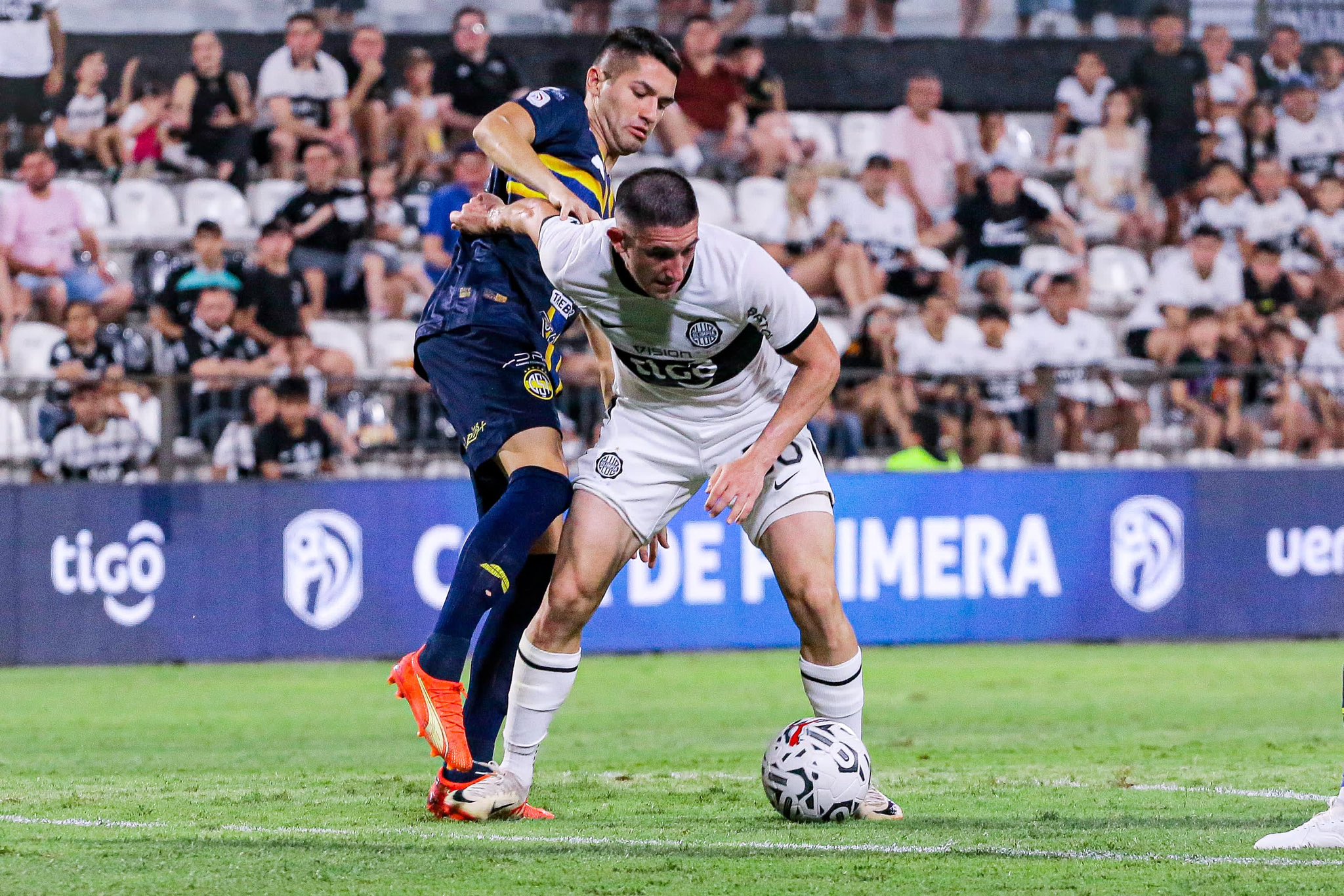 Olimpia no pudo sostener la victoria y el «Triki» lo empató