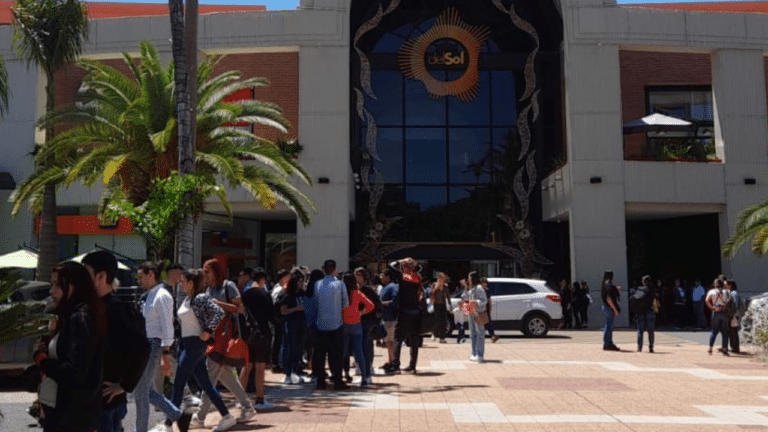 Reportan que el principio de incendio en un shopping de Asunción está ...