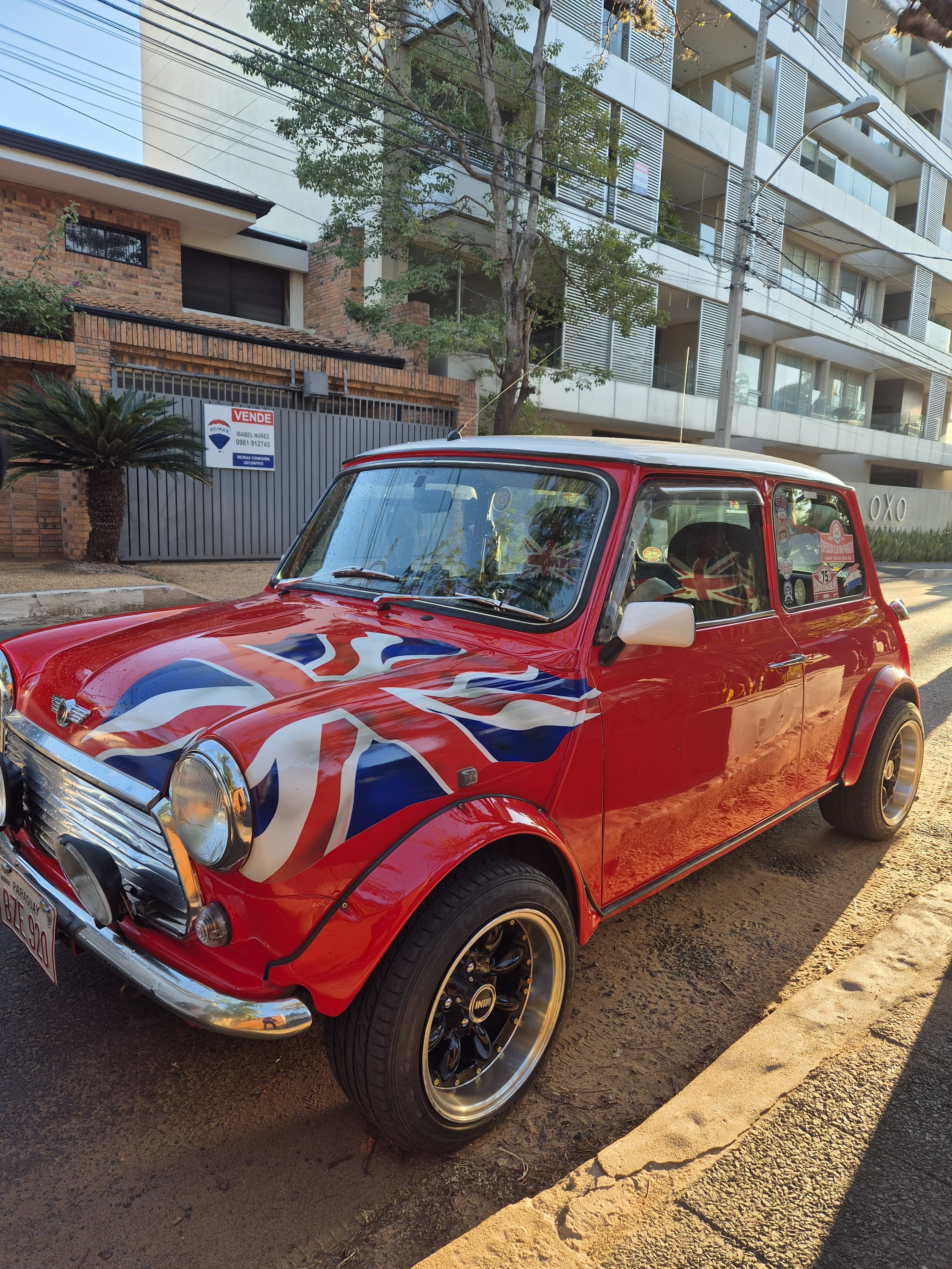 Mini Celebró Su 65 Aniversario Con Un Desfile Deslumbrante