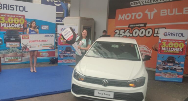 ¡Bristol entregó un VW Polo Track a la afortunada ganadora!