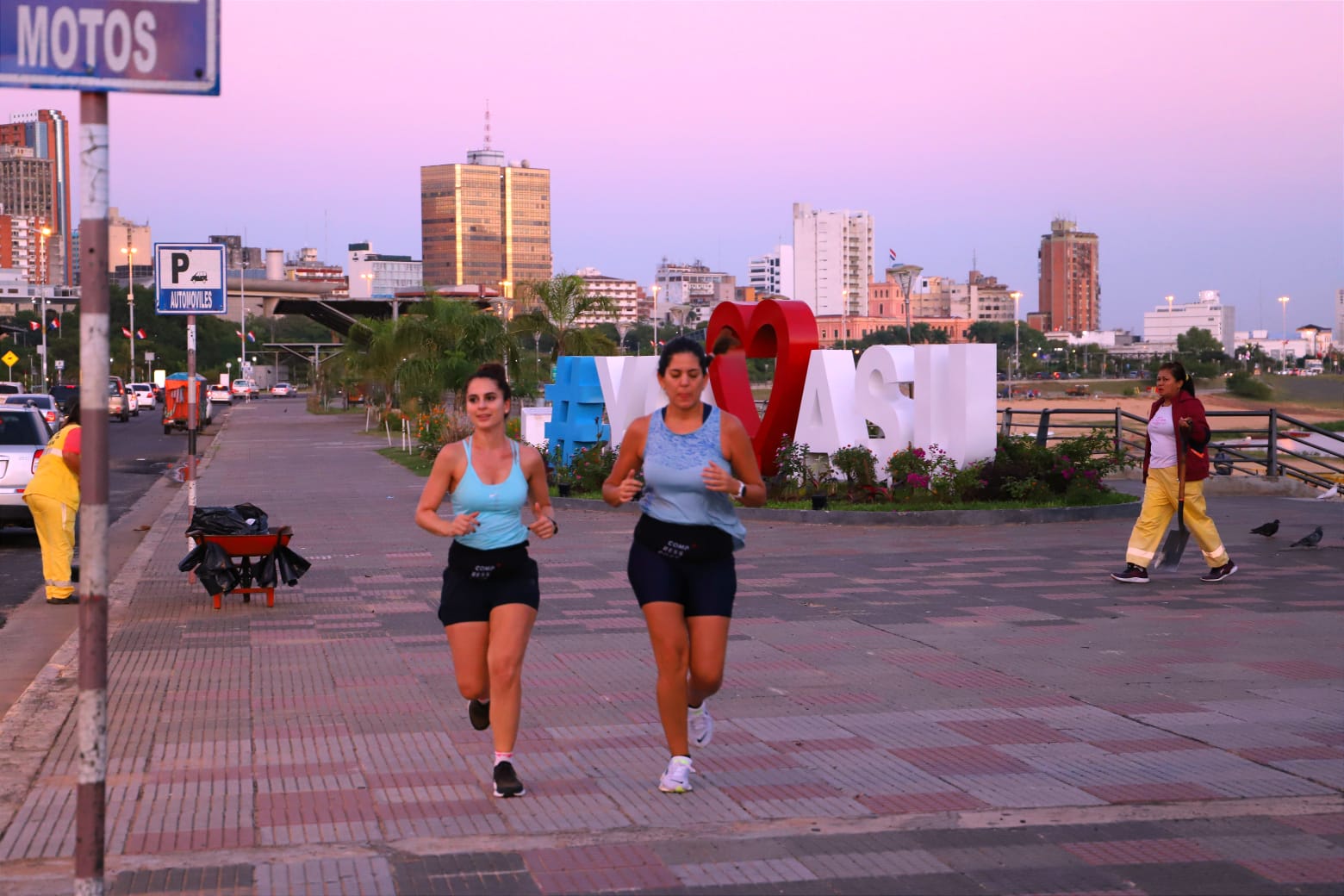 Caminar diariamente puede prolongar la vida hasta 10 años más, revela ...