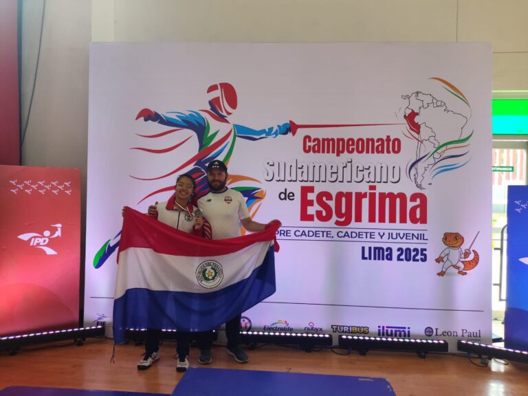 Jimena Cabrera logra doble medalla en Sudamericano de Esgrima