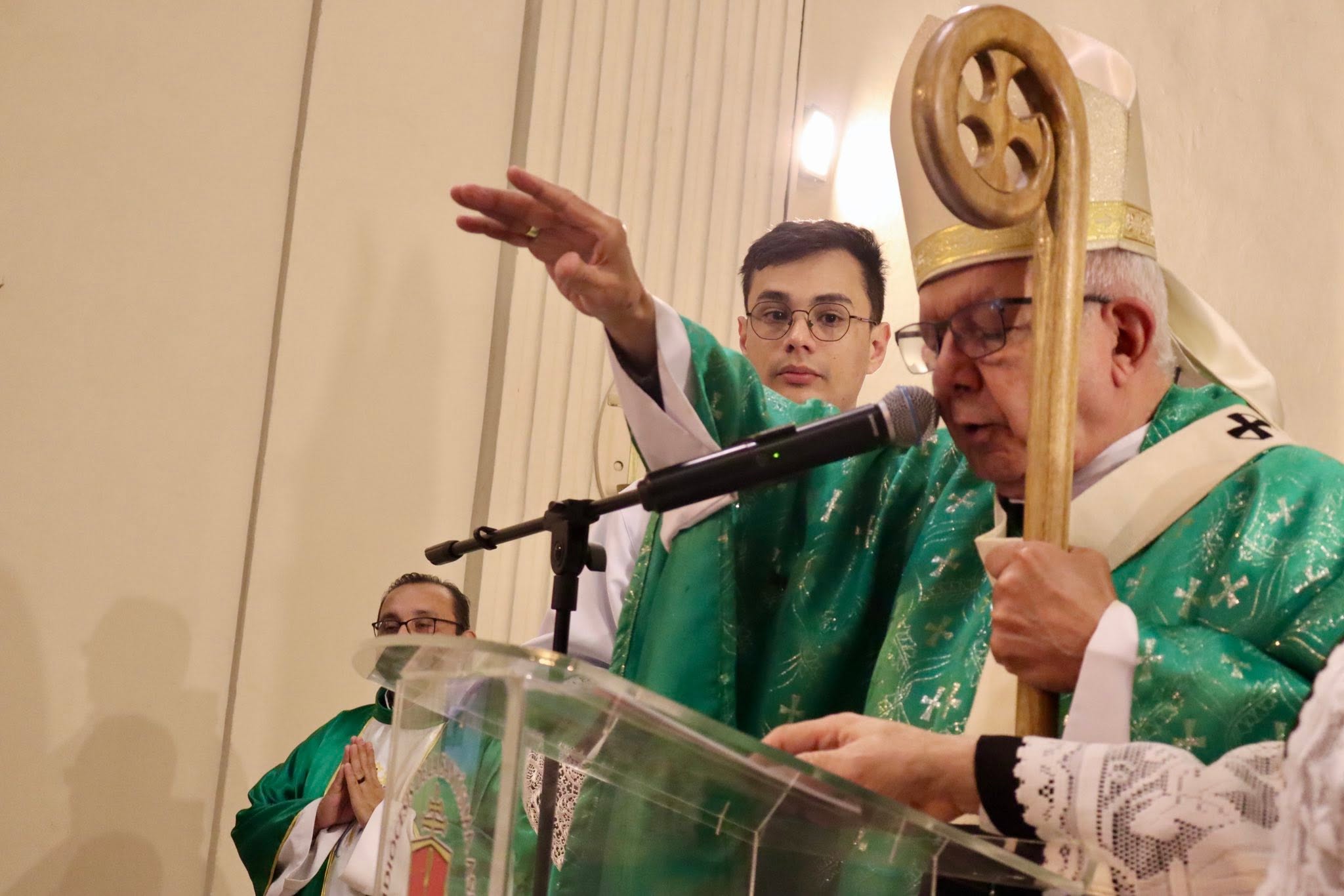 Cardenal Martínez: “No pueden dar de comer a sus hijos el pan sucio de ...